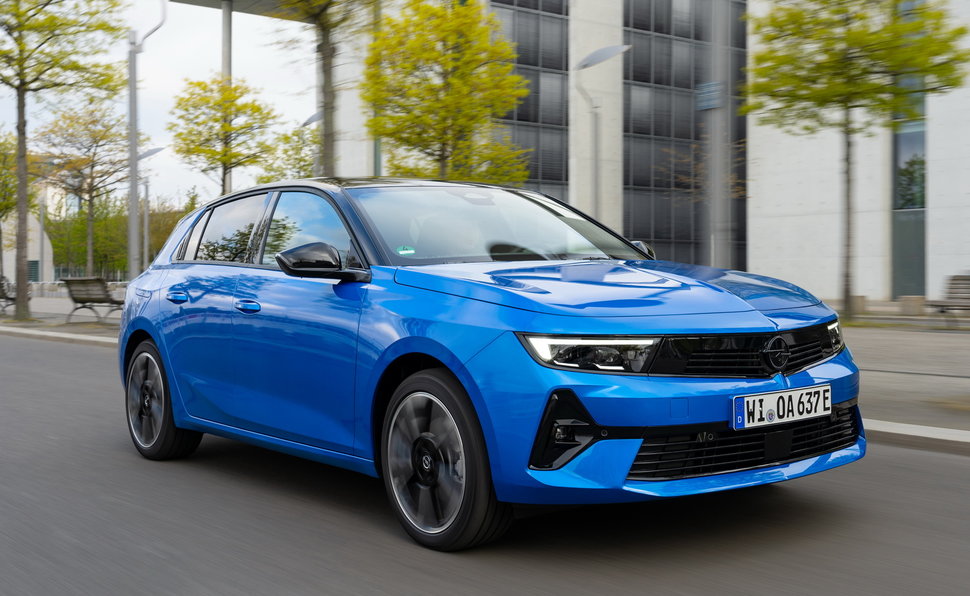 Opel Astra prova, scheda tecnica, opinioni e dimensioni Electric 156 CV ...