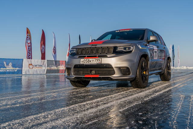 Record sul ghiaccio per la Jeep Grand Cherokee - alVolante.it