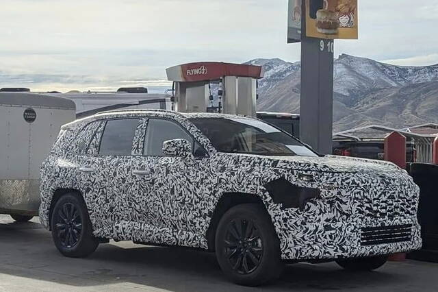 Toyota RAV4: nel 2025 sarà tutta nuova - alVolante.it