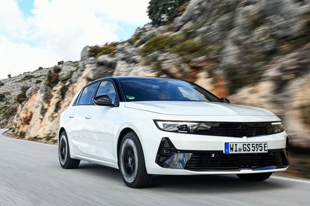 Opel Astra prova, scheda tecnica, opinioni e dimensioni 1.6 PHEV 225 CV GSe AT8 - alVolante.it