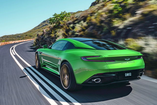 L'Aston Martin DB12 sfida la Ferrari Roma - alVolante.it