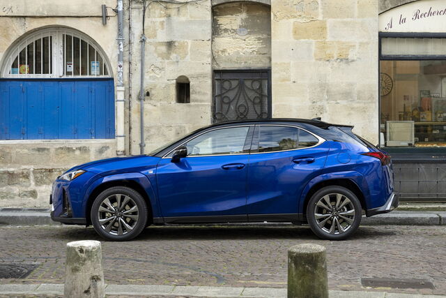 Lexus UX prova, scheda tecnica, recensioni, opinioni e dimensioni Hybrid F Sport 4WD - alVolante.it