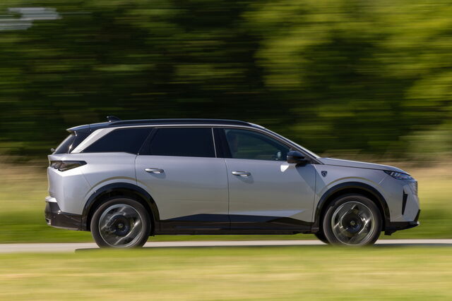 Peugeot e-5008 prova, scheda tecnica, recensioni, opinioni e dimensioni 73 kWh GT - alVolante.it