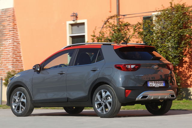 Prova Kia Stonic scheda tecnica, recensioni, opinioni e dimensioni 1.0 T-GDI 120 CV GT Line DCT7 ...