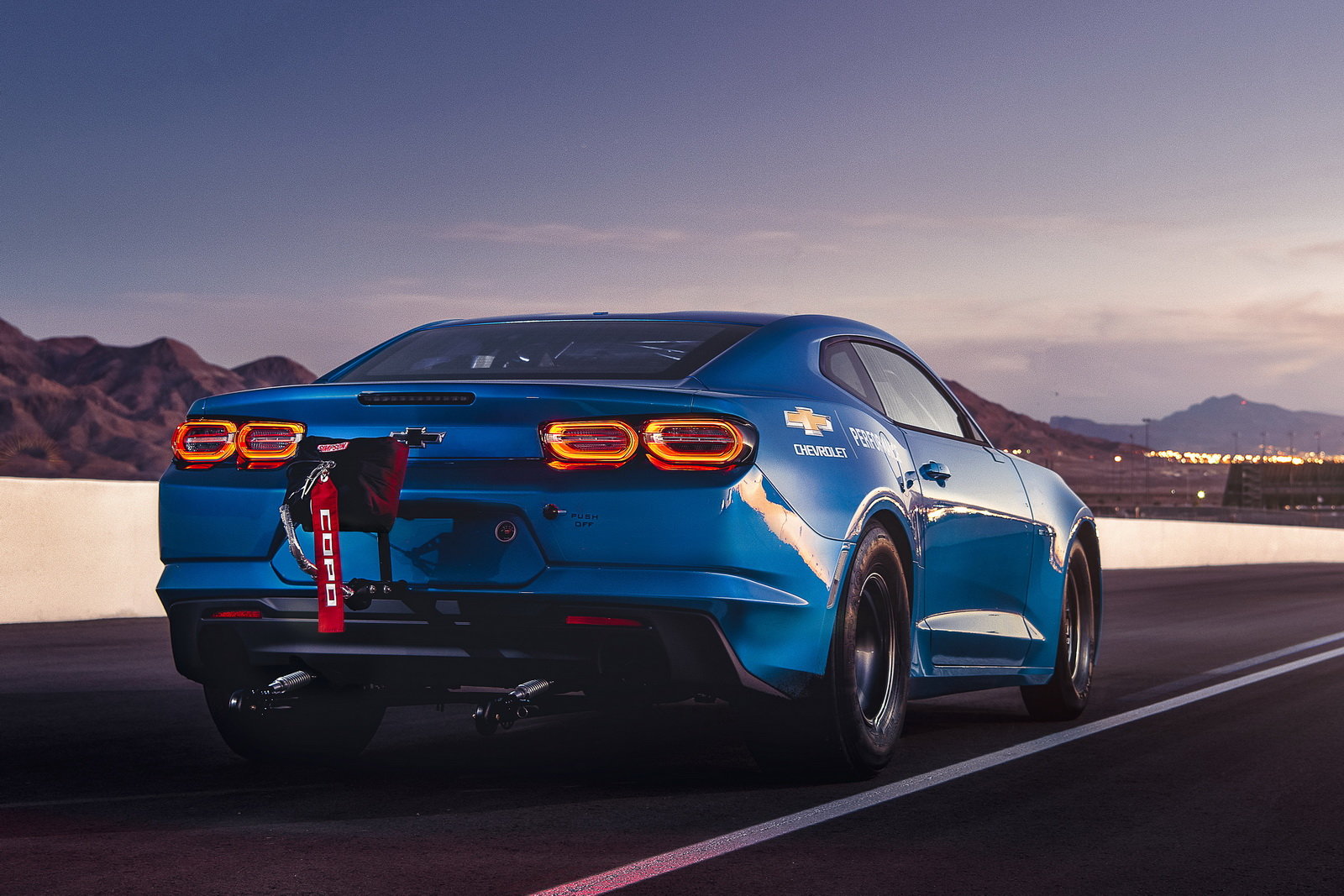 Foto - Una Chevrolet Camaro elettrica al SEMA 2018 - alVolante.it