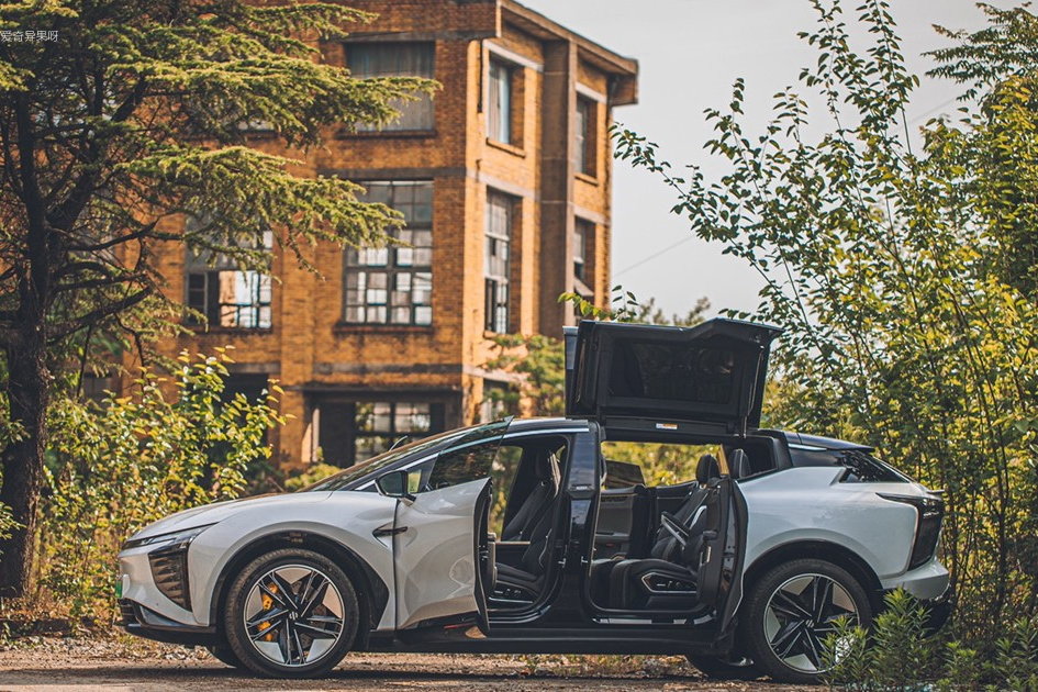 Foto - La nuova HiPhi Y dà il via ai piani di espansione - alVolante.it