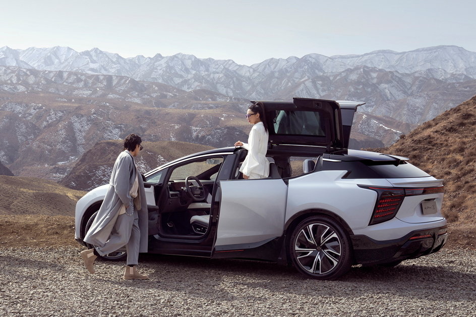 Foto - La nuova HiPhi Y dà il via ai piani di espansione - alVolante.it