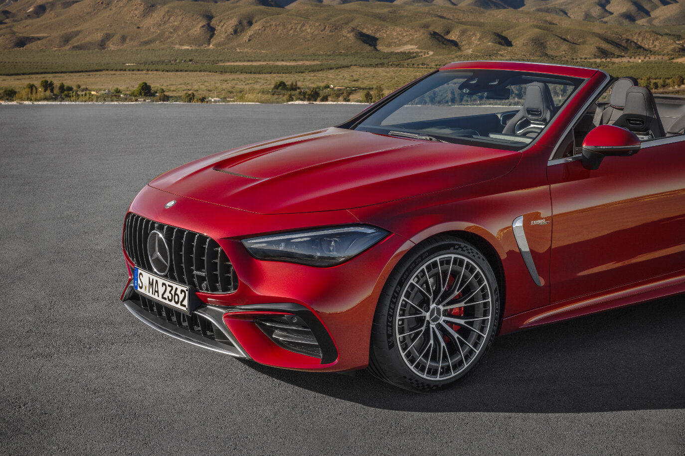 Foto - Mercedes AMG CLE 53 Cabrio: prestazioni e stile - alVolante.it
