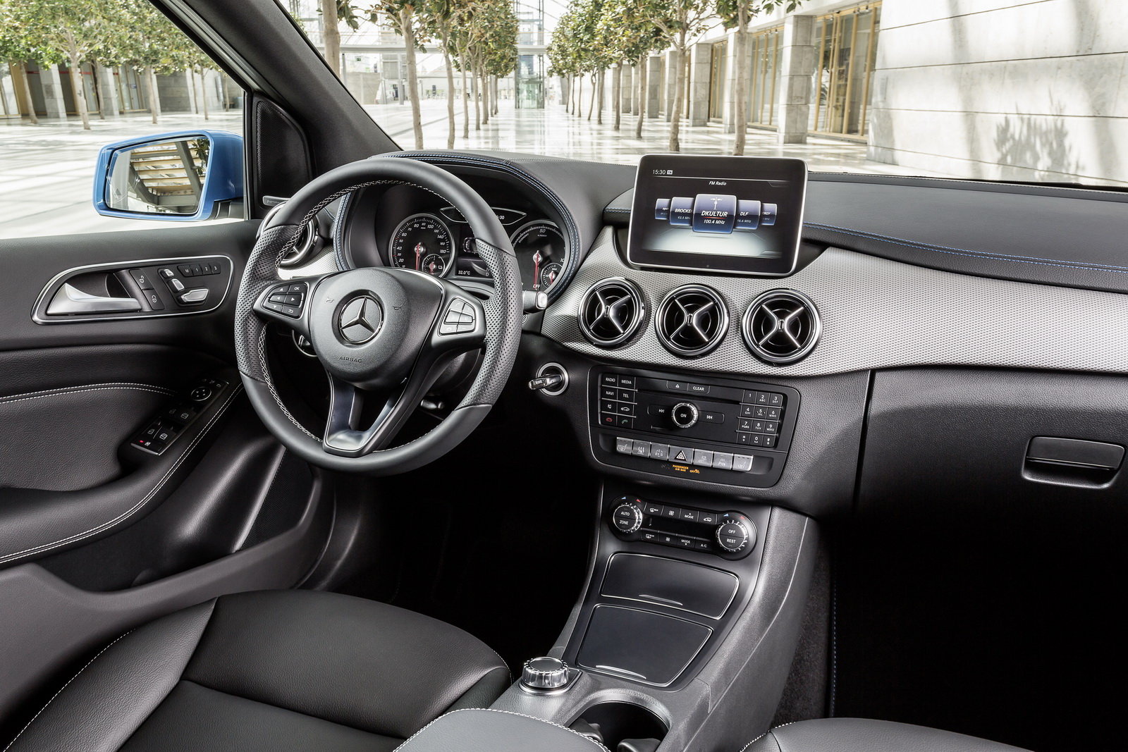 Mercedes B prova scheda tecnica opinioni e dimensioni Electric Drive Sport alVolante