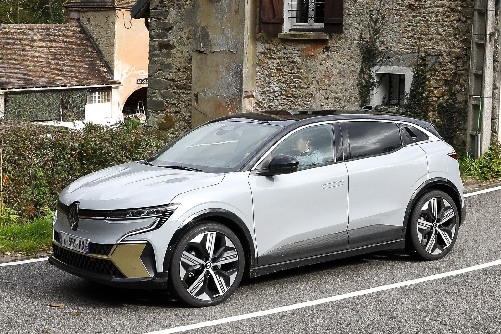 New renault megane electric store